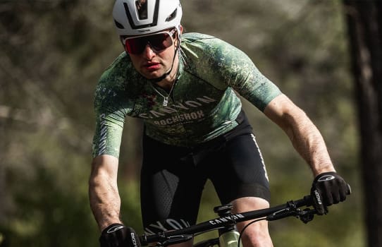Canyon Teamwear | Pro-level cycling clothing | CANYON SK